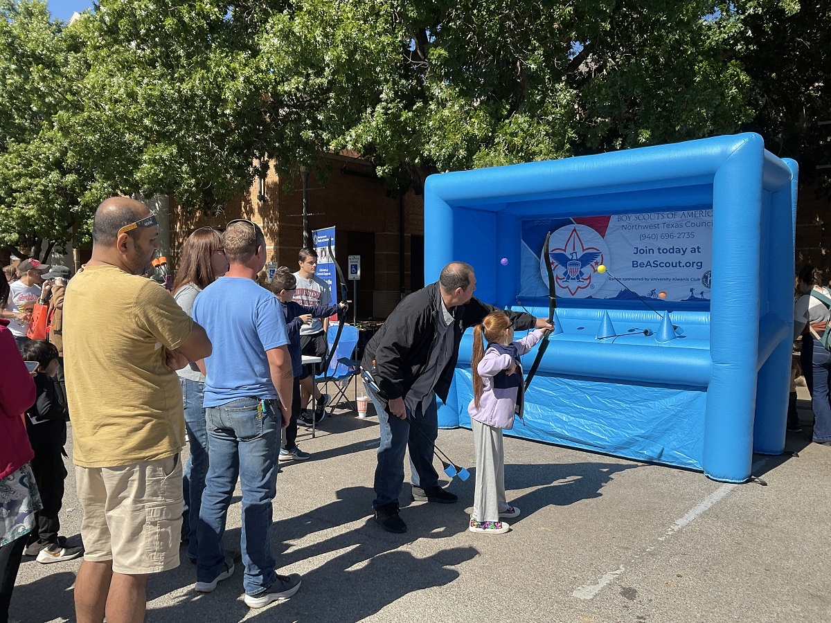 Eclipse Party 2023 Gallery | Wichita Falls Public Library.
